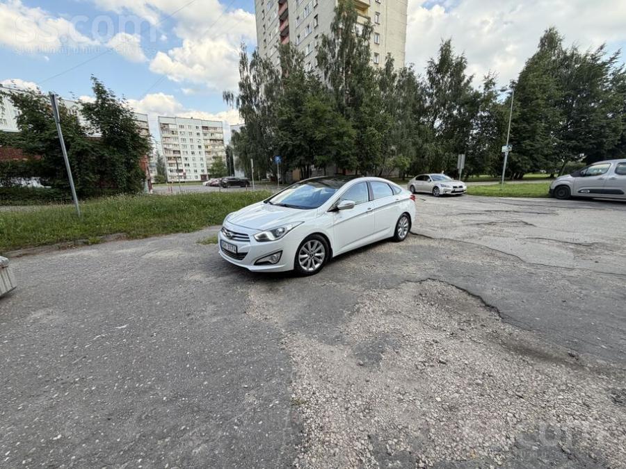 Белый Хендай и40 2012 в Рига, объемом двигателя 2.00 л и пробегом 205 тыс. км за 4950 €, фото 1 на AUTOMOTO.COM.LV