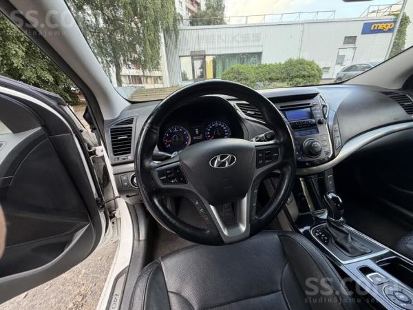 White Hyundai i40 2012 in Riga, with an engine capacity of 2.00 L and mileage of 205 thousand km for 4950 €, photo 9 on AUTOMOTO.COM.LV