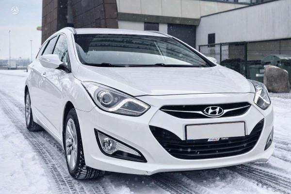 White Hyundai i40 2013 in Klaipeda, with an engine capacity of 1.69 L and mileage of 199 thousand km for 4900 €, photo 1 on AUTOMOTO.COM.LV