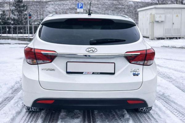 White Hyundai i40 2013 in Klaipeda, with an engine capacity of 1.69 L and mileage of 199 thousand km for 4900 €, photo 5 on AUTOMOTO.COM.LV