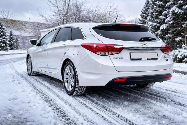 White Hyundai i40 2013 in Klaipeda, with an engine capacity of 1.69 L and mileage of 199 thousand km for 4900 €, photo 6 on AUTOMOTO.COM.LV