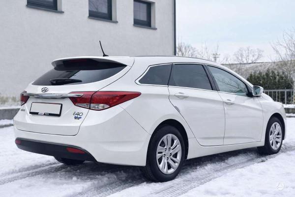 White Hyundai i40 2013 in Klaipeda, with an engine capacity of 1.69 L and mileage of 199 thousand km for 4900 €, photo 7 on AUTOMOTO.COM.LV