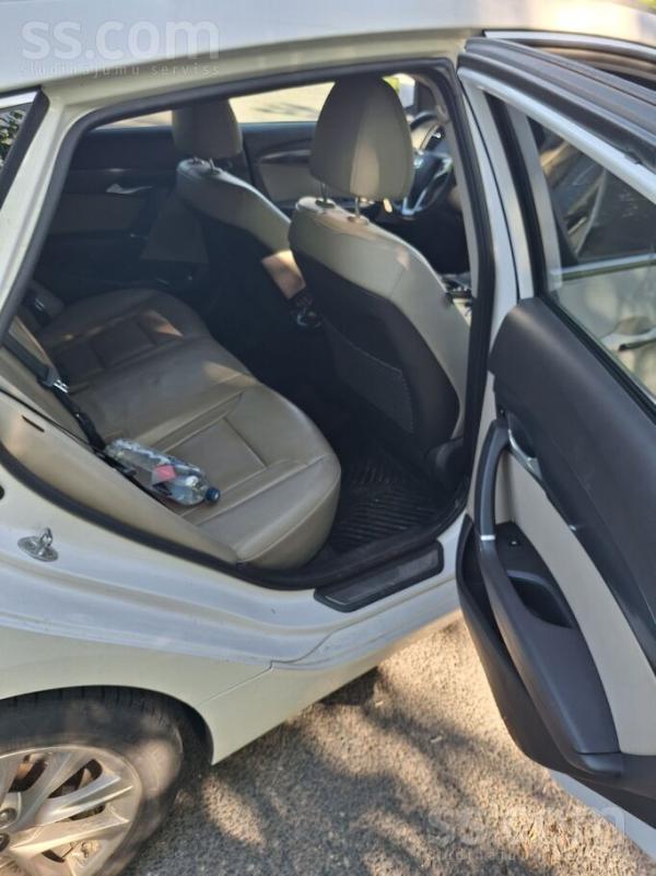 Balts Hyundai i40 2014 Rīga, ar dzinēja tilpumu 1.70 L un nobraukumu 309 tūkst. km par 4650 €, foto 9 vietnē AUTOMOTO.COM.LV