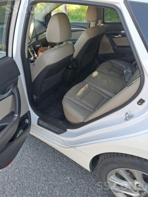 Balts Hyundai i40 2014 Rīga, ar dzinēja tilpumu 1.70 L un nobraukumu 309 tūkst. km par 4650 €, foto 10 vietnē AUTOMOTO.COM.LV