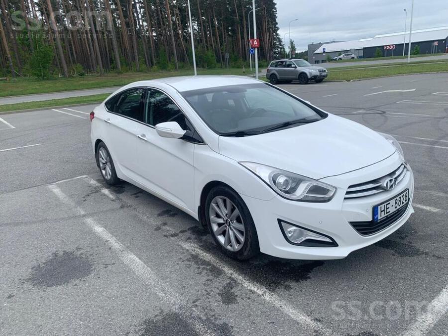 Balts Hyundai i40 2012 Rīga, ar dzinēja tilpumu 1.70 L un nobraukumu 188 tūkst. km par 5700 €, foto 1 vietnē AUTOMOTO.COM.LV