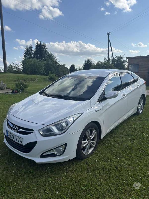Balts Hyundai i40 2012 Kupiškis, ar dzinēja tilpumu 1.69 L un nobraukumu 283 tūkst. km par 4200 €, foto 2 vietnē AUTOMOTO.COM.LV