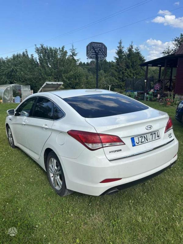 Balts Hyundai i40 2012 Kupiškis, ar dzinēja tilpumu 1.69 L un nobraukumu 283 tūkst. km par 4200 €, foto 3 vietnē AUTOMOTO.COM.LV