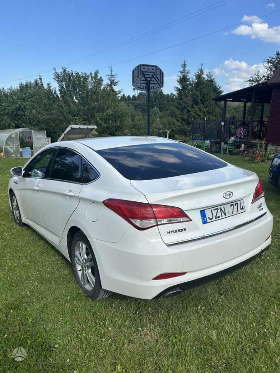 Balts Hyundai i40 2012 Kupiškis, ar dzinēja tilpumu 1.69 L un nobraukumu 283 tūkst. km par 4200 €, foto 4 vietnē AUTOMOTO.COM.LV