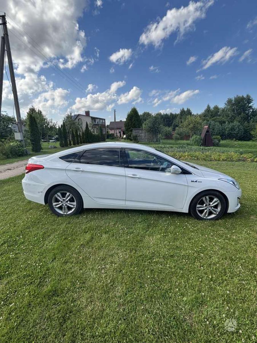 Balts Hyundai i40 2012 Kupiškis, ar dzinēja tilpumu 1.69 L un nobraukumu 283 tūkst. km par 4200 €, foto 7 vietnē AUTOMOTO.COM.LV