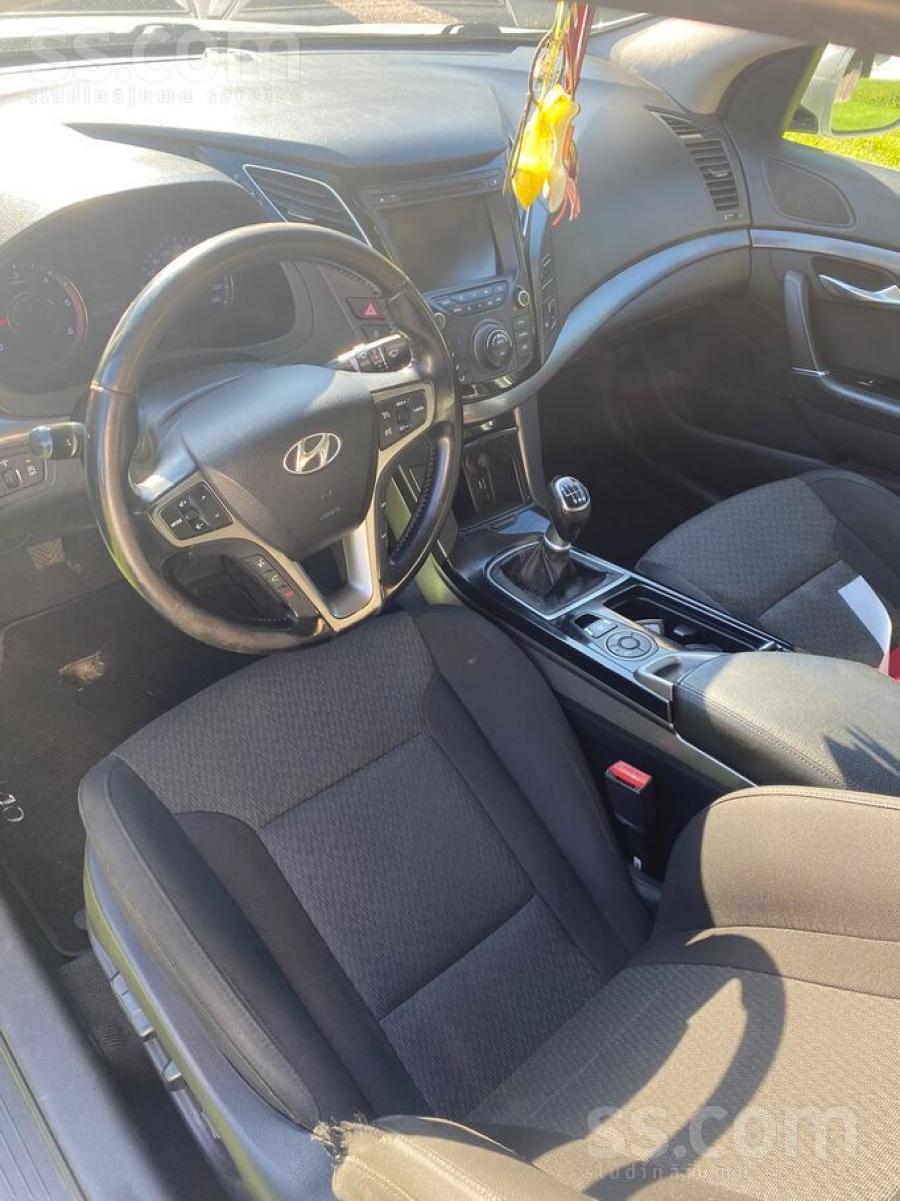 Balts Hyundai i40 2012 Rīga, ar dzinēja tilpumu 1.70 L un nobraukumu 423 tūkst. km par 2300 €, foto 5 vietnē AUTOMOTO.COM.LV