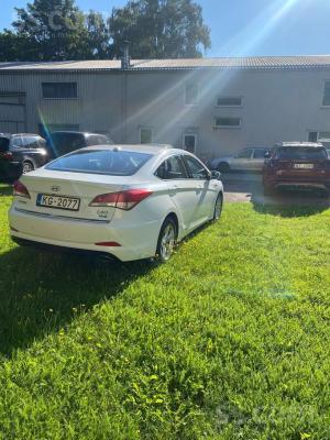 Balts Hyundai i40 2012 Rīga, ar dzinēja tilpumu 1.70 L un nobraukumu 423 tūkst. km par 2300 €, foto 7 vietnē AUTOMOTO.COM.LV