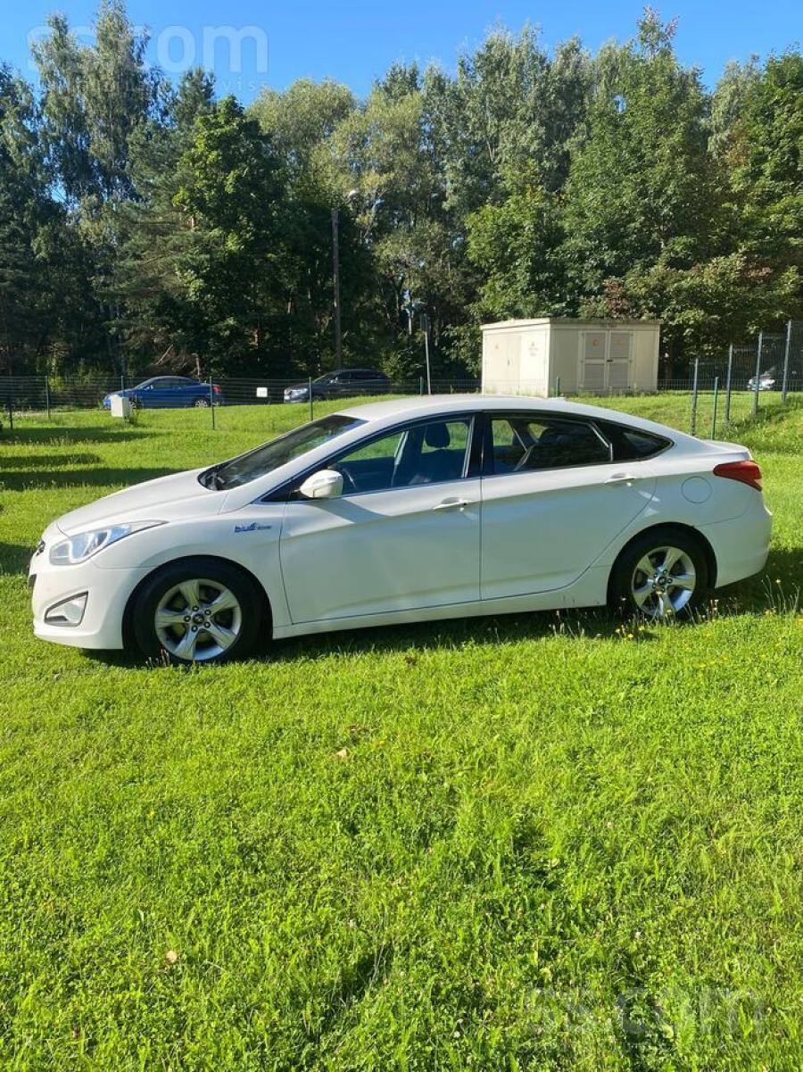 Balts Hyundai i40 2012 Rīga, ar dzinēja tilpumu 1.70 L un nobraukumu 423 tūkst. km par 2300 €, foto 9 vietnē AUTOMOTO.COM.LV