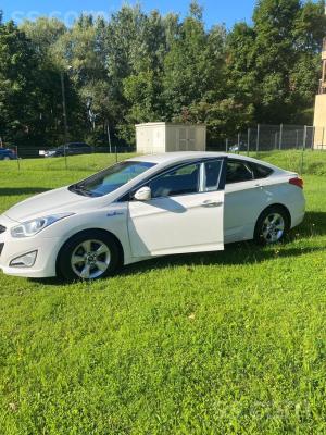 Balts Hyundai i40 2012 Rīga, ar dzinēja tilpumu 1.70 L un nobraukumu 423 tūkst. km par 2300 €, foto 10 vietnē AUTOMOTO.COM.LV