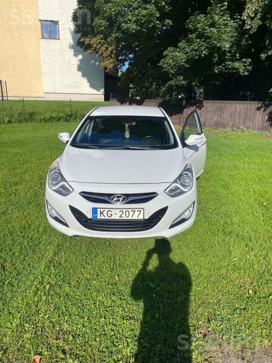 Balts Hyundai i40 2012 Rīga, ar dzinēja tilpumu 1.70 L un nobraukumu 423 tūkst. km par 2300 €, foto 11 vietnē AUTOMOTO.COM.LV