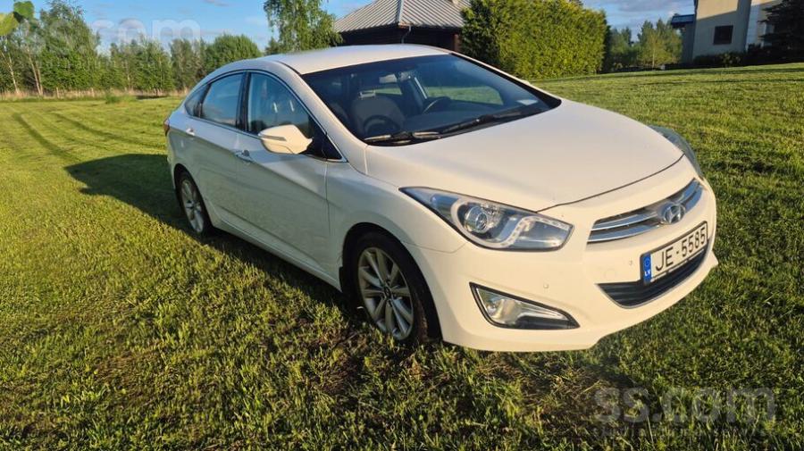 Balts Hyundai i40 2013 Ogre, ar dzinēja tilpumu 1.70 L un nobraukumu 189 tūkst. km par 4200 €, foto 3 vietnē AUTOMOTO.COM.LV