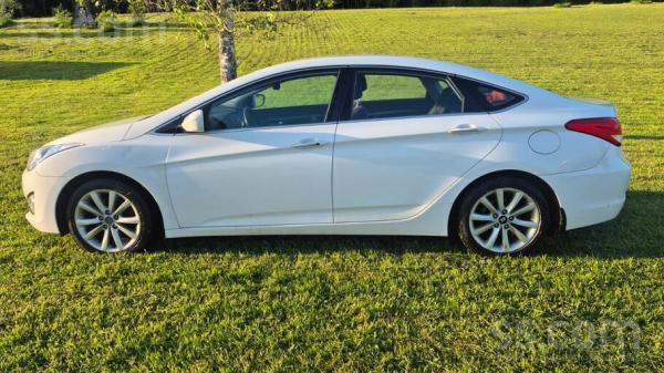 White Hyundai i40 2013 in Ogre, with an engine capacity of 1.70 L and mileage of 189 thousand km for 4200 €, photo 3 on AUTOMOTO.COM.LV