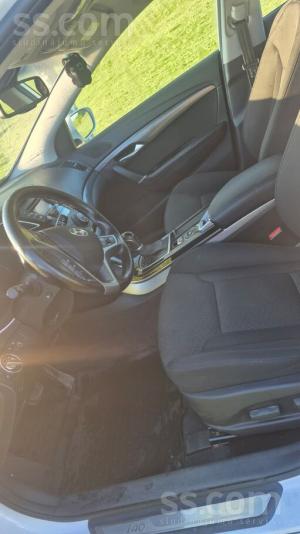 Balts Hyundai i40 2013 Ogre, ar dzinēja tilpumu 1.70 L un nobraukumu 189 tūkst. km par 4200 €, foto 6 vietnē AUTOMOTO.COM.LV