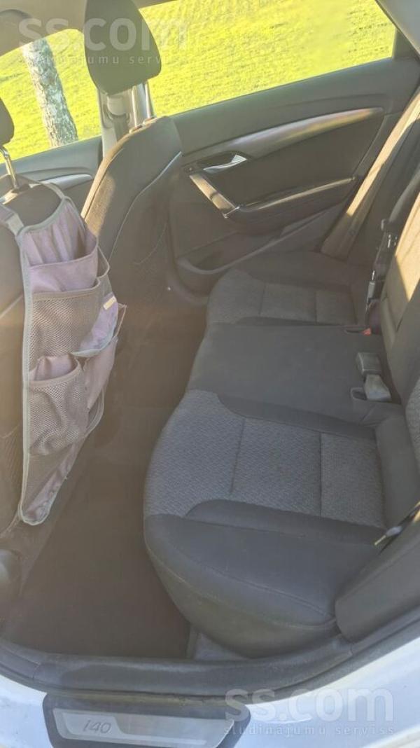 White Hyundai i40 2013 in Ogre, with an engine capacity of 1.70 L and mileage of 189 thousand km for 4200 €, photo 6 on AUTOMOTO.COM.LV