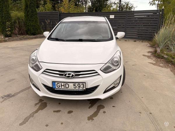 Balts Hyundai i40 2013 Kauņa, ar dzinēja tilpumu 1.59 L un nobraukumu 301 tūkst. km par 2250 €, foto 3 vietnē AUTOMOTO.COM.LV