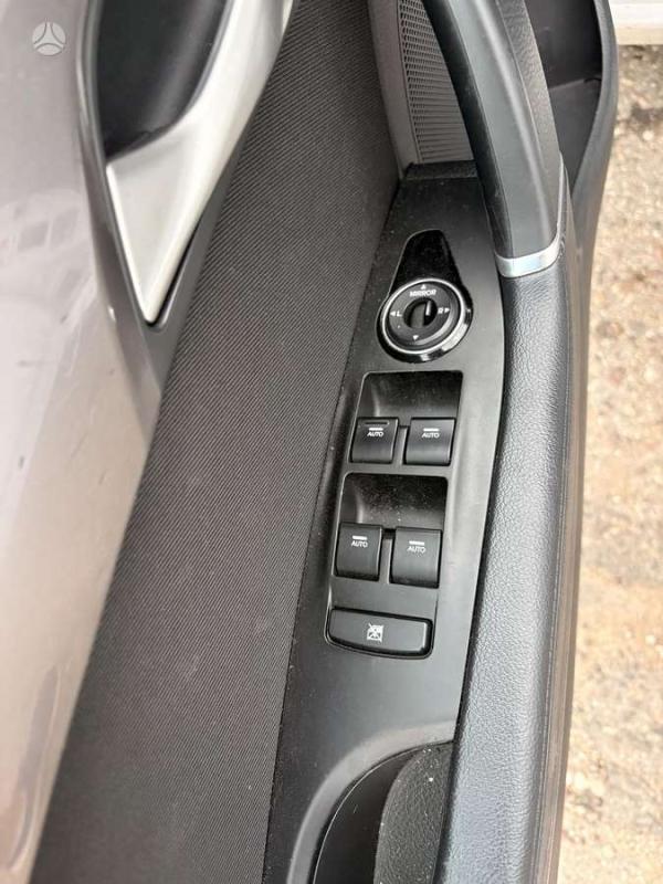 Balts Hyundai i40 2013 Kauņa, ar dzinēja tilpumu 1.59 L un nobraukumu 301 tūkst. km par 2250 €, foto 9 vietnē AUTOMOTO.COM.LV