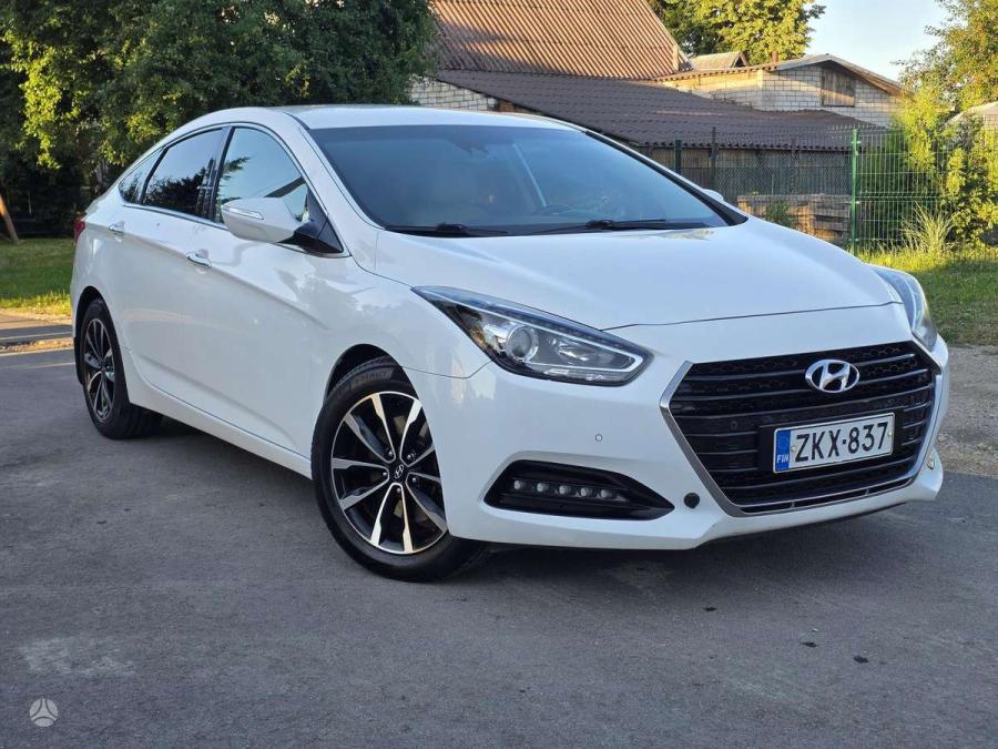 White Hyundai i40 2016 in Radviliskis, with an engine capacity of 1.69 L and mileage of 267 thousand km for 6450 €, photo 3 on AUTOMOTO.COM.LV