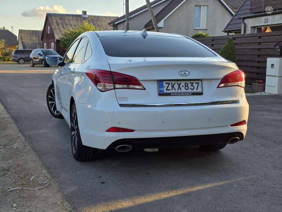 White Hyundai i40 2016 in Radviliskis, with an engine capacity of 1.69 L and mileage of 267 thousand km for 6450 €, photo 9 on AUTOMOTO.COM.LV