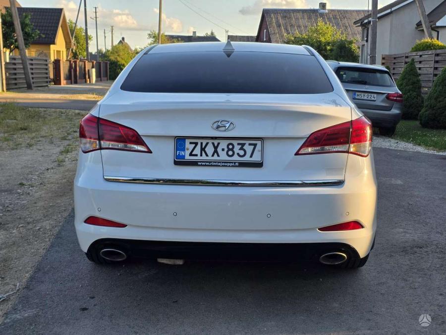 White Hyundai i40 2016 in Radviliskis, with an engine capacity of 1.69 L and mileage of 267 thousand km for 6450 €, photo 12 on AUTOMOTO.COM.LV