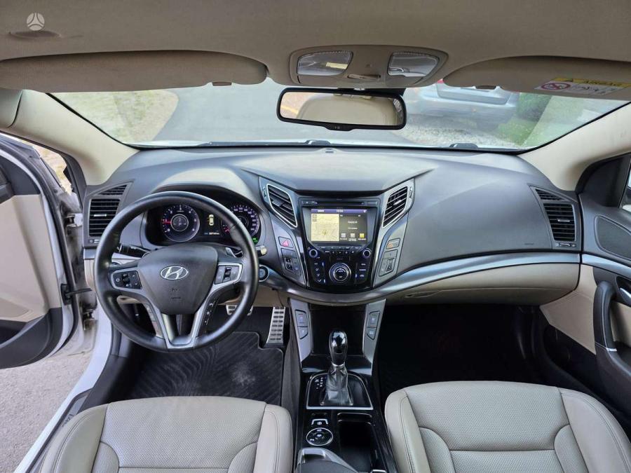White Hyundai i40 2016 in Radviliskis, with an engine capacity of 1.69 L and mileage of 267 thousand km for 6450 €, photo 16 on AUTOMOTO.COM.LV