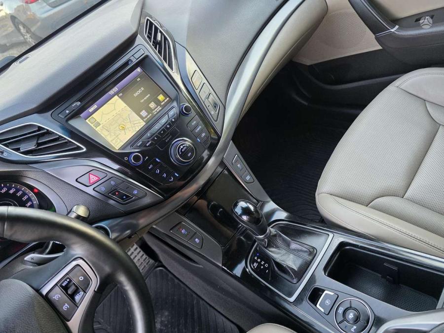White Hyundai i40 2016 in Radviliskis, with an engine capacity of 1.69 L and mileage of 267 thousand km for 6450 €, photo 17 on AUTOMOTO.COM.LV