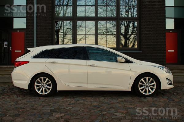 White Hyundai i40 2011 in Riga, with an engine capacity of 1.70 L and mileage of 264 thousand km for 5100 €, photo 3 on AUTOMOTO.COM.LV