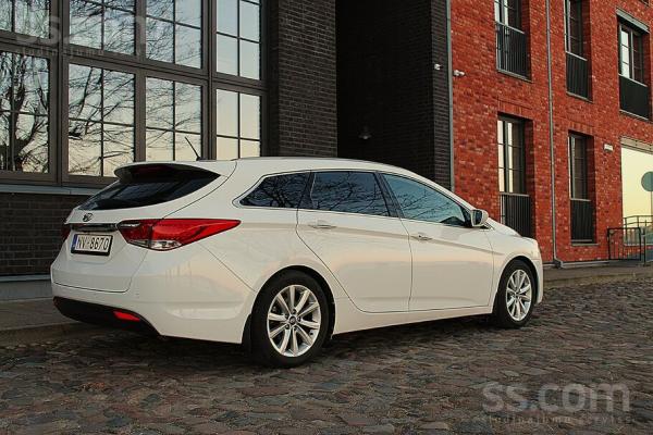 White Hyundai i40 2011 in Riga, with an engine capacity of 1.70 L and mileage of 264 thousand km for 5100 €, photo 4 on AUTOMOTO.COM.LV