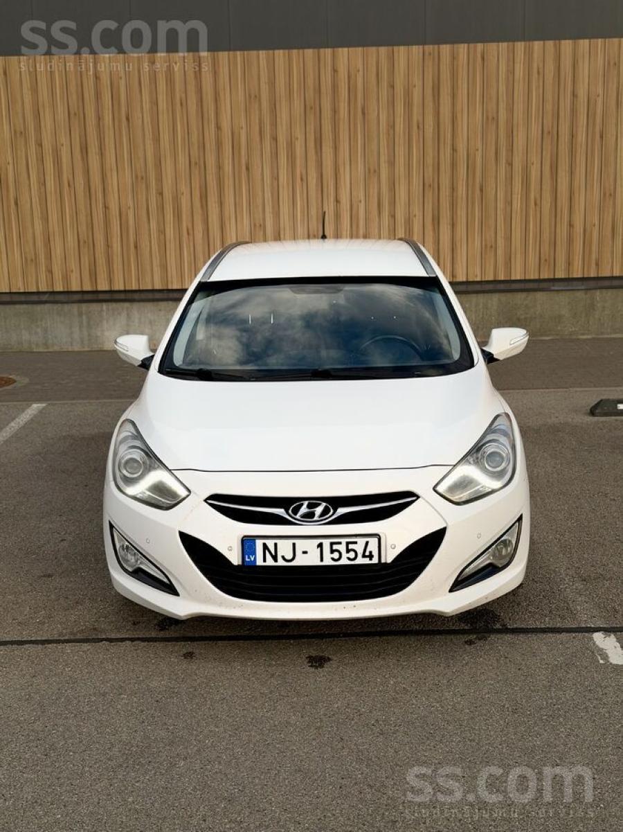 Balts Hyundai i40 2011 Rīga, ar dzinēja tilpumu 1.70 L un nobraukumu 266 tūkst. km par 4790 €, foto 1 vietnē AUTOMOTO.COM.LV