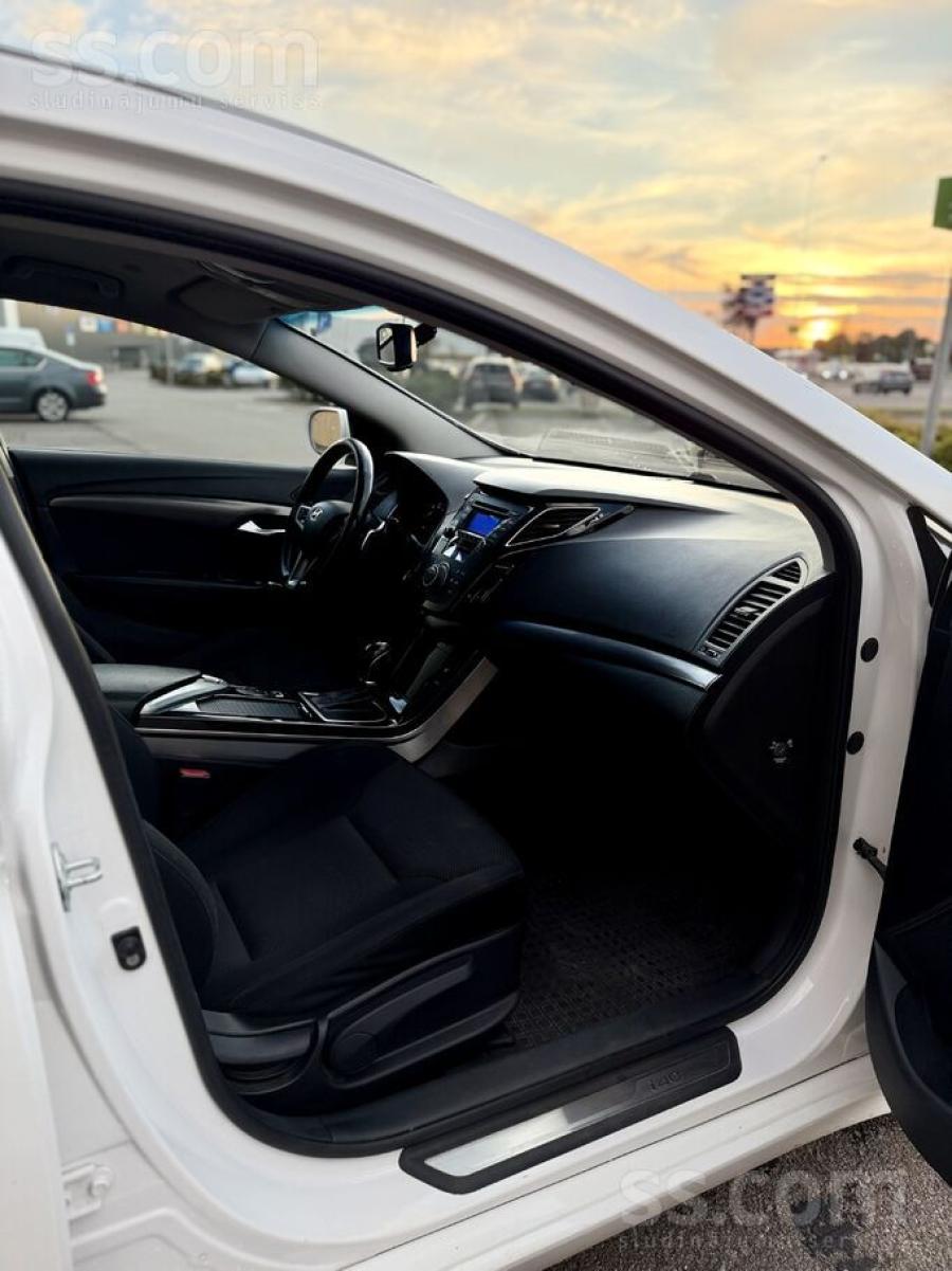 Balts Hyundai i40 2011 Rīga, ar dzinēja tilpumu 1.70 L un nobraukumu 266 tūkst. km par 4790 €, foto 14 vietnē AUTOMOTO.COM.LV