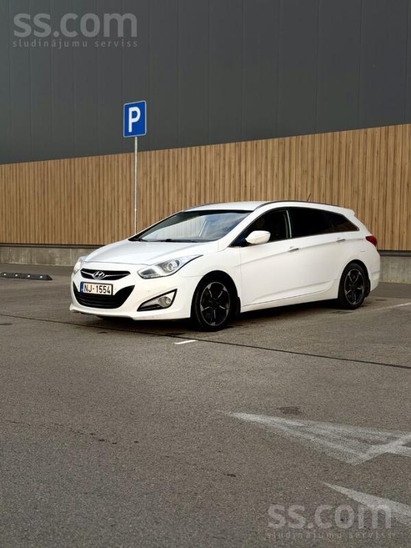 Balts Hyundai i40 2011 Rīga, ar dzinēja tilpumu 1.70 L un nobraukumu 266 tūkst. km par 4250 €, foto 3 vietnē AUTOMOTO.COM.LV