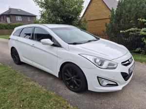 White Hyundai i40 2011 in Kaunas, with an engine capacity of 1.69 L and mileage of 267 thousand km for 3200 €, photo  on AUTOMOTO.COM.LV