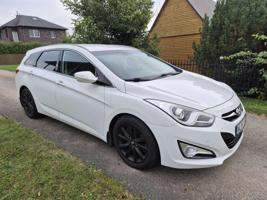 Balts Hyundai i40 2011 Kauņa, ar dzinēja tilpumu 1.69 L un nobraukumu 267 tūkst. km par 3200 €, foto 1 vietnē AUTOMOTO.COM.LV