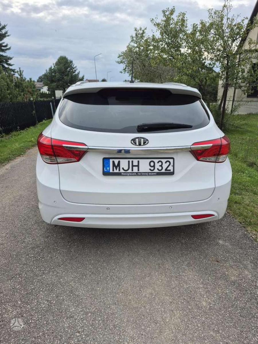 Balts Hyundai i40 2011 Kauņa, ar dzinēja tilpumu 1.69 L un nobraukumu 267 tūkst. km par 3200 €, foto 4 vietnē AUTOMOTO.COM.LV
