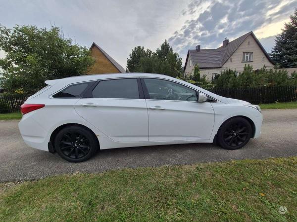 Balts Hyundai i40 2011 Kauņa, ar dzinēja tilpumu 1.69 L un nobraukumu 267 tūkst. km par 3200 €, foto 6 vietnē AUTOMOTO.COM.LV