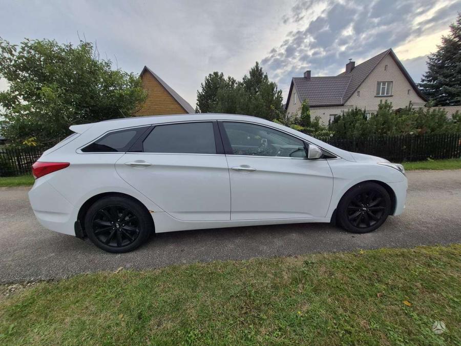 Balts Hyundai i40 2011 Kauņa, ar dzinēja tilpumu 1.69 L un nobraukumu 267 tūkst. km par 3200 €, foto 6 vietnē AUTOMOTO.COM.LV