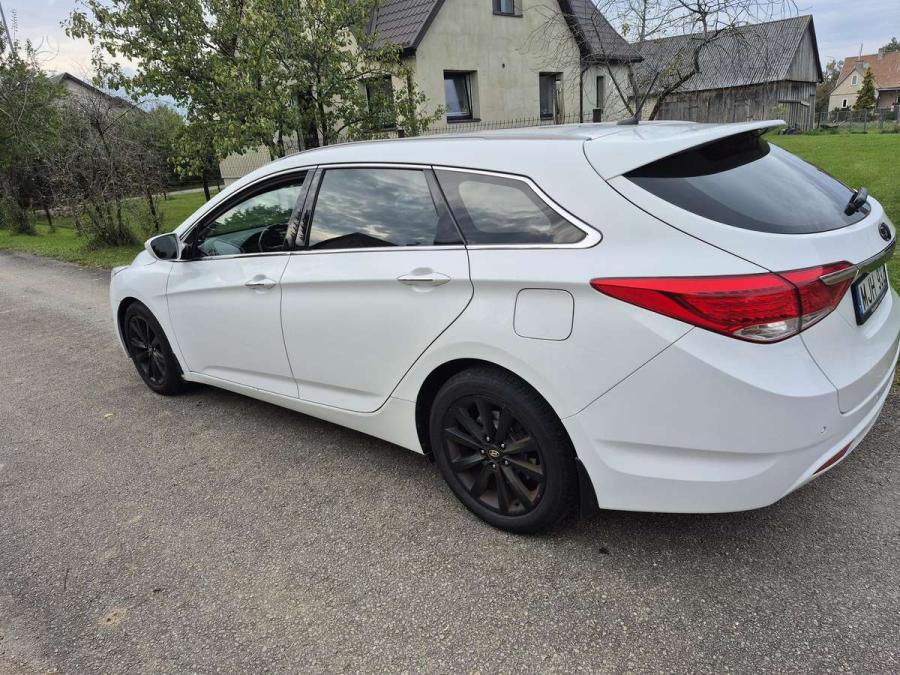 Balts Hyundai i40 2011 Kauņa, ar dzinēja tilpumu 1.69 L un nobraukumu 267 tūkst. km par 3200 €, foto 7 vietnē AUTOMOTO.COM.LV