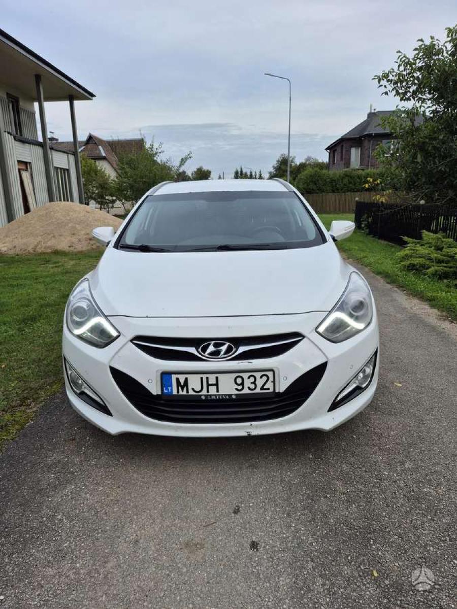 Balts Hyundai i40 2011 Kauņa, ar dzinēja tilpumu 1.69 L un nobraukumu 267 tūkst. km par 3200 €, foto 10 vietnē AUTOMOTO.COM.LV