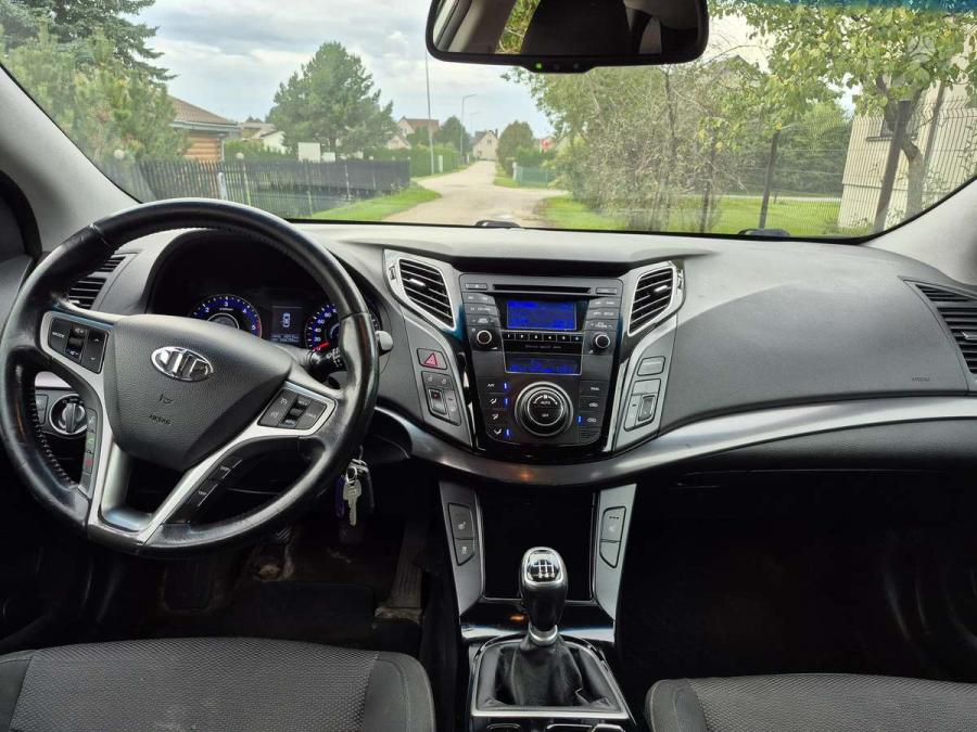 Balts Hyundai i40 2011 Kauņa, ar dzinēja tilpumu 1.69 L un nobraukumu 267 tūkst. km par 3200 €, foto 12 vietnē AUTOMOTO.COM.LV