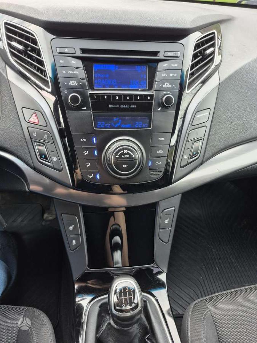 Balts Hyundai i40 2011 Kauņa, ar dzinēja tilpumu 1.69 L un nobraukumu 267 tūkst. km par 3200 €, foto 14 vietnē AUTOMOTO.COM.LV