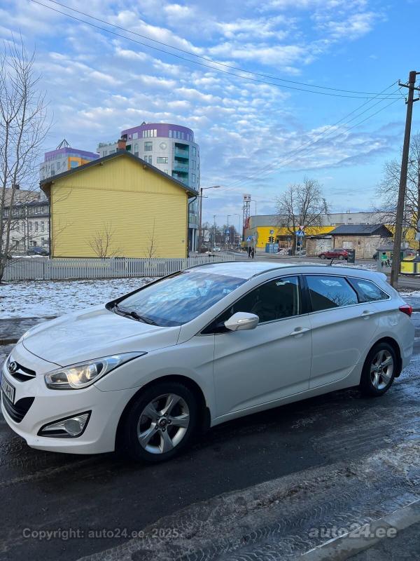 Balts Hyundai i40 2012 Tallina, ar dzinēja tilpumu 1.70 L un nobraukumu 253 tūkst. km par 5200 €, foto 1 vietnē AUTOMOTO.COM.LV