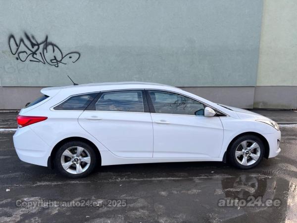 Balts Hyundai i40 2012 Tallina, ar dzinēja tilpumu 1.70 L un nobraukumu 253 tūkst. km par 5200 €, foto 3 vietnē AUTOMOTO.COM.LV