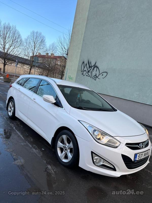Balts Hyundai i40 2012 Tallina, ar dzinēja tilpumu 1.70 L un nobraukumu 253 tūkst. km par 5200 €, foto 4 vietnē AUTOMOTO.COM.LV