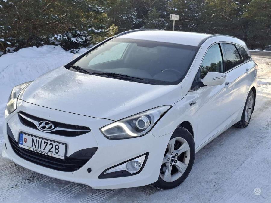 Balts Hyundai i40 2012 Šilutė, ar dzinēja tilpumu 1.70 L un nobraukumu 259 tūkst. km par 3450 €, foto 2 vietnē AUTOMOTO.COM.LV