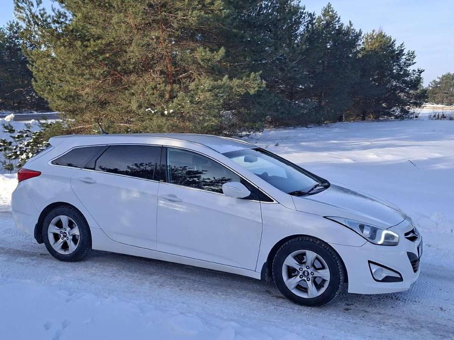 Balts Hyundai i40 2012 Šilutė, ar dzinēja tilpumu 1.70 L un nobraukumu 259 tūkst. km par 3450 €, foto 3 vietnē AUTOMOTO.COM.LV