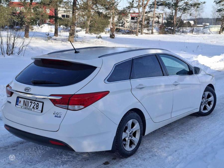 Balts Hyundai i40 2012 Šilutė, ar dzinēja tilpumu 1.70 L un nobraukumu 259 tūkst. km par 3450 €, foto 4 vietnē AUTOMOTO.COM.LV