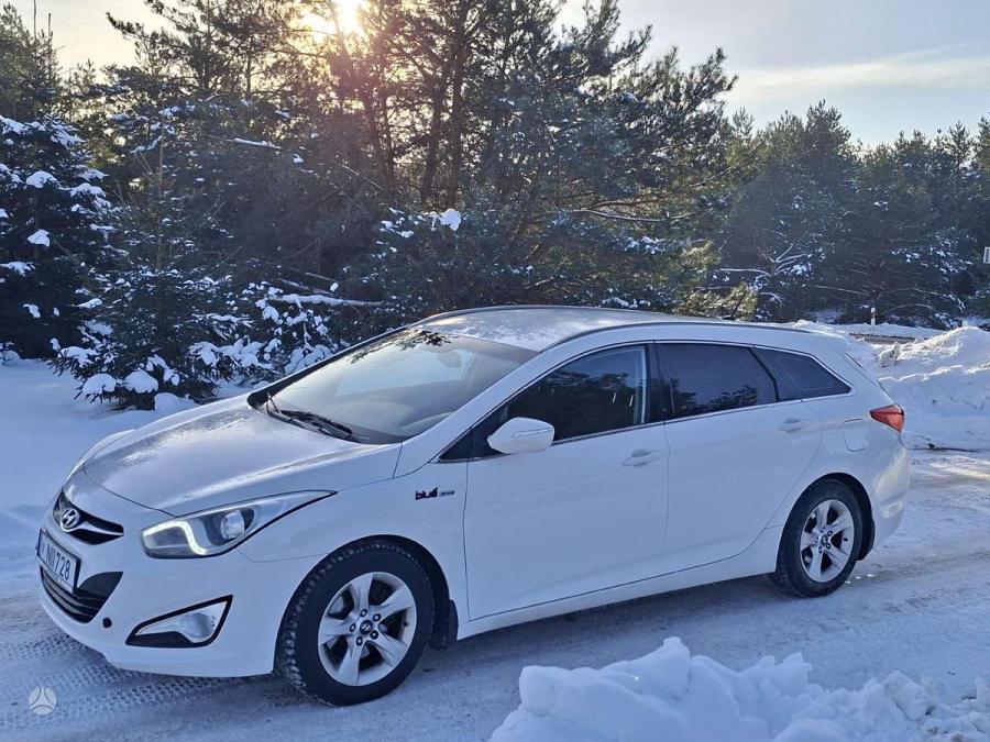 Balts Hyundai i40 2012 Šilutė, ar dzinēja tilpumu 1.70 L un nobraukumu 259 tūkst. km par 3450 €, foto 5 vietnē AUTOMOTO.COM.LV